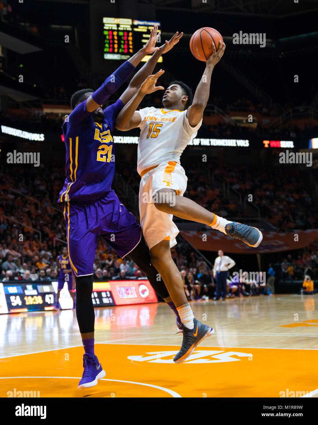 January 31, 2018: Derrick Walker #15 of the Tennessee Volunteers shoots ...