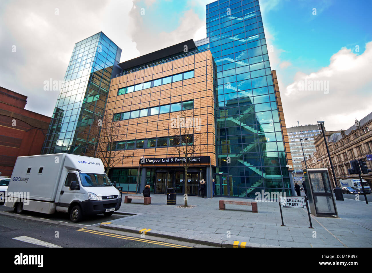 The parents of 20 month old alfie evans hi-res stock photography and ...