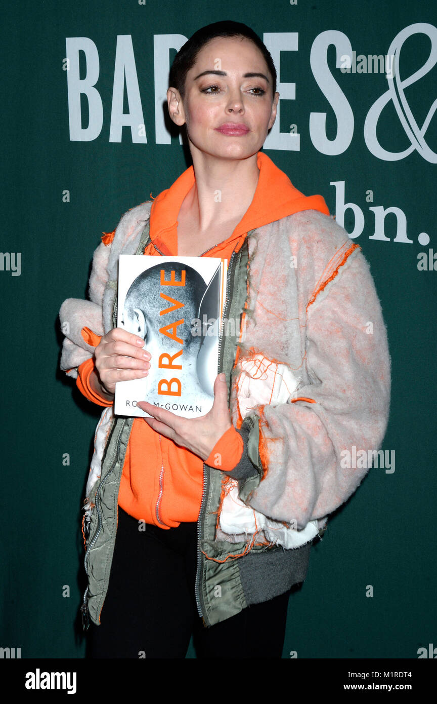 New York Usa 31st January 2018 Rose Mcgowan Signs Copies Of Her