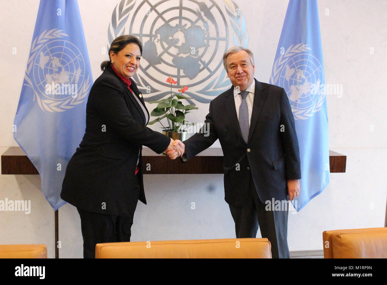 Sandra russell hi-res stock photography and images - Alamy