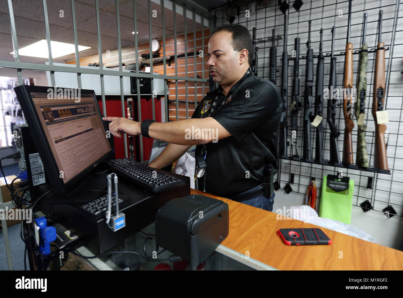 SAN JUAN, Puerto Rico. , . ARMERIA US TACTICAL ARMORY. EN LA FOTO EL ...