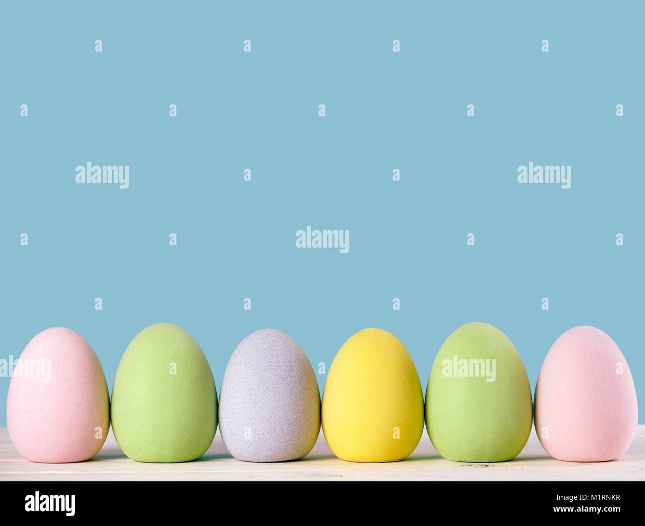 Row chocolate easter eggs hi-res stock photography and images - Alamy