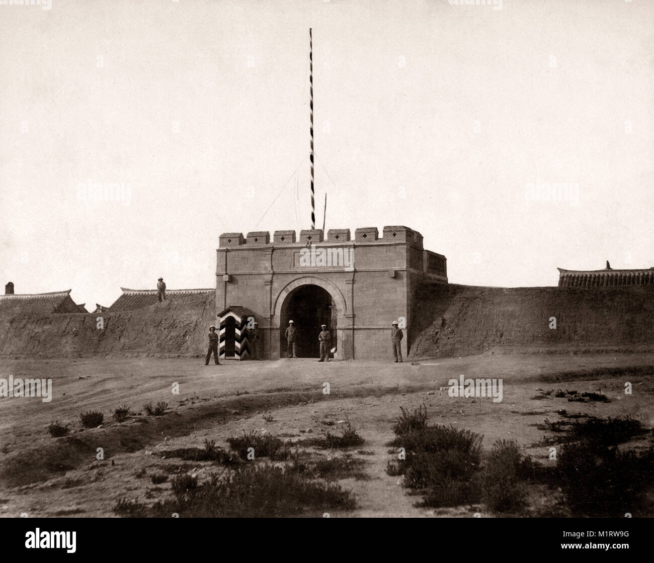 c.1900 China - fortress walls with soldiers Stock Photo - Alamy