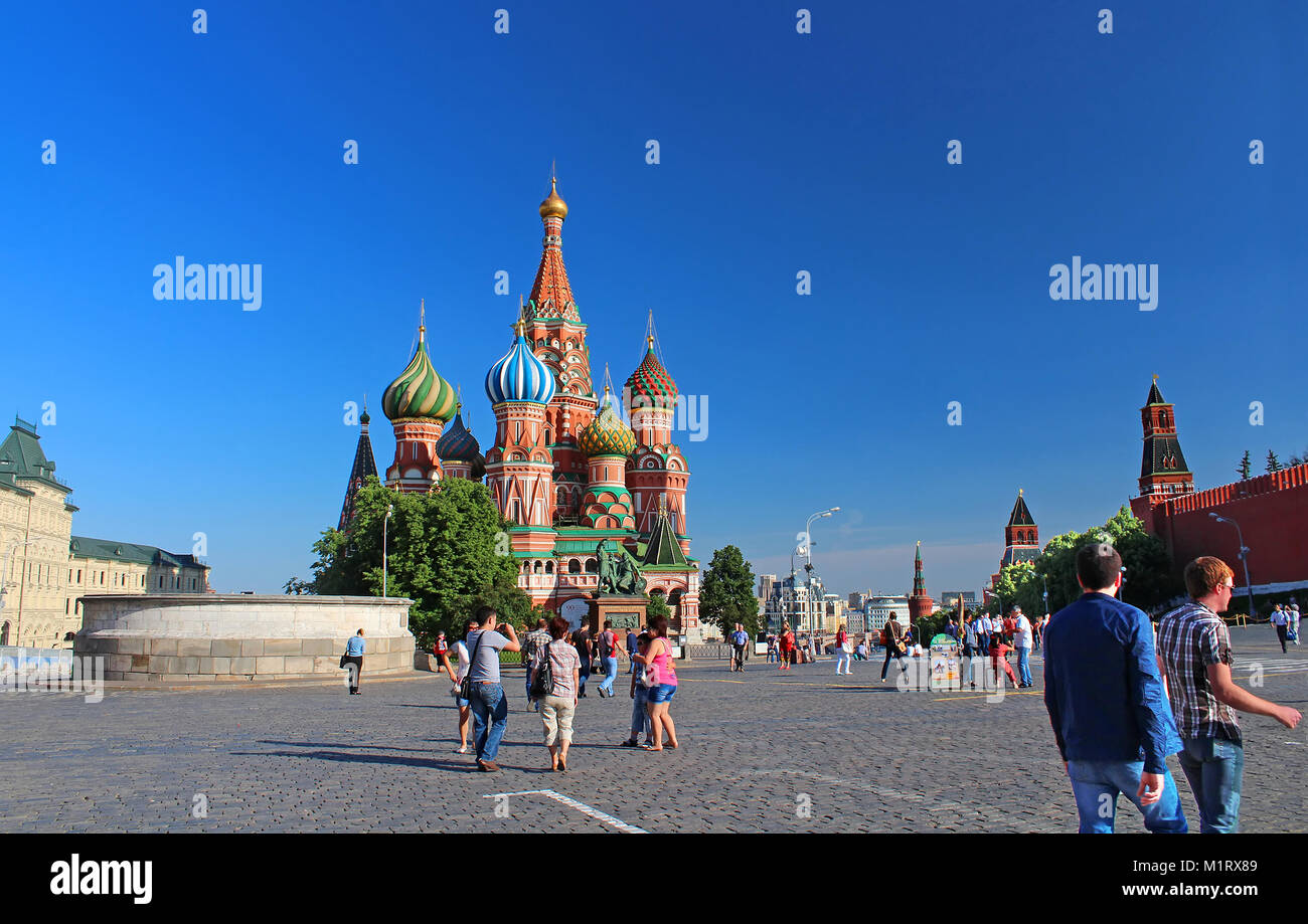 MOSCOW, RUSSIA - JUNE 05, 2013: Red Square with Spasskaya Tower in ...