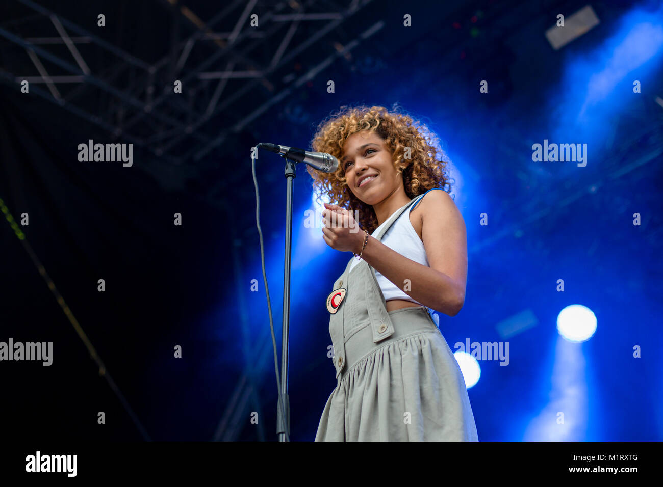 Izzy bizu hi-res stock photography and images - Alamy