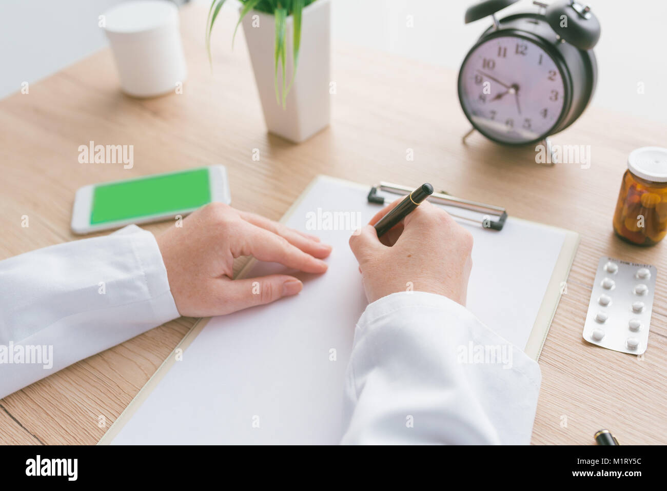 Medical prescription paper hi-res stock photography and images - Alamy