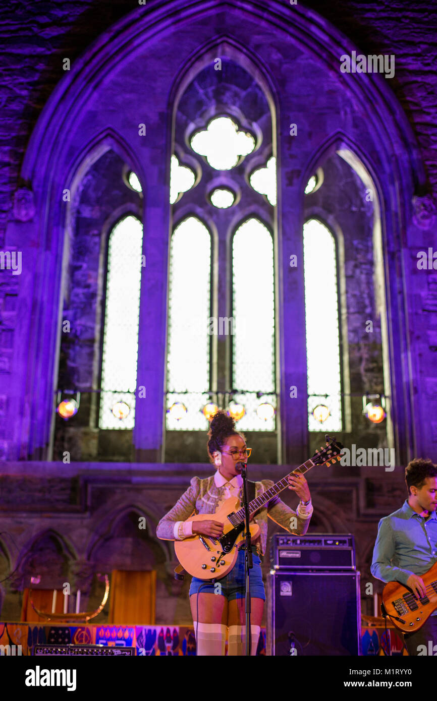 Kadhja bonet singer hi-res stock photography and images - Alamy