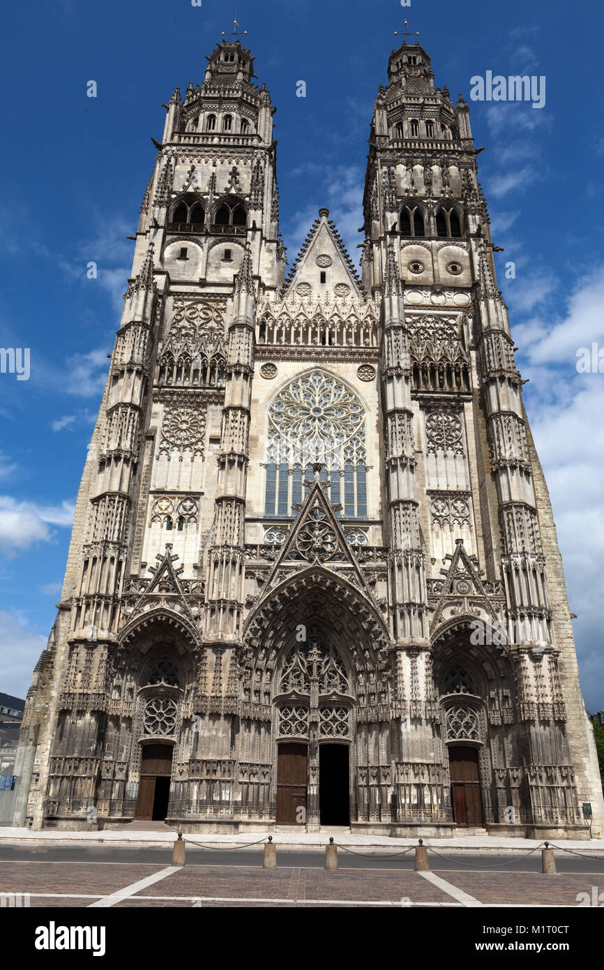 Gothic cathedral front france tracery hi-res stock photography and ...