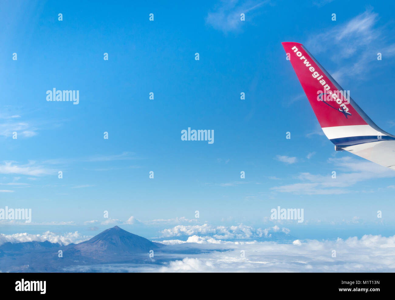 Aeroplane wing tip wing tip hi-res stock photography and images - Alamy