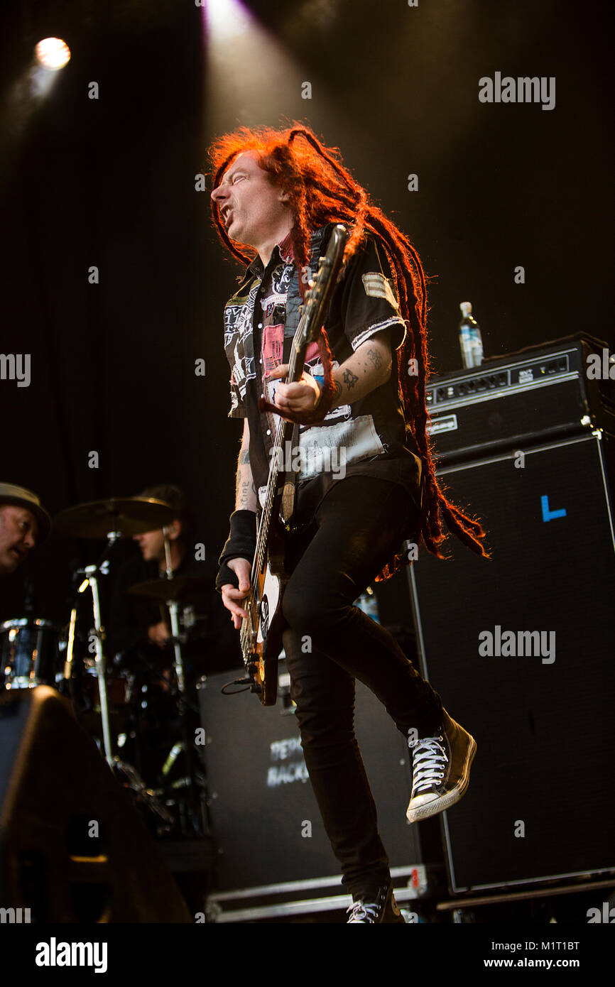 Jeremy cunningham bassist hi-res stock photography and images - Alamy