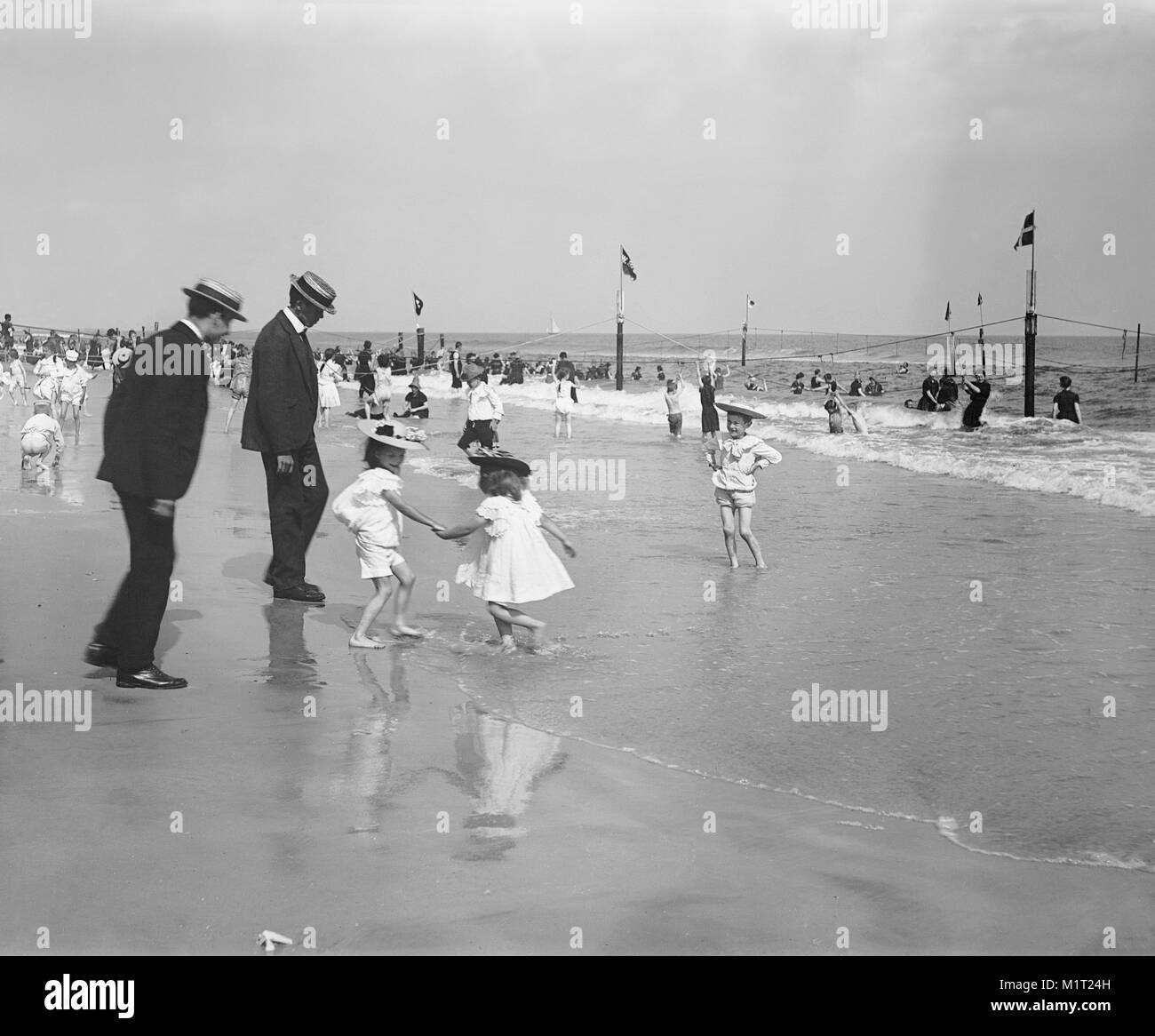 Queens new york 1900s hi-res stock photography and images - Alamy