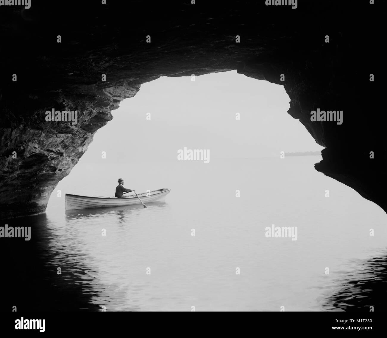 Rowing boat 1900s hi-res stock photography and images - Alamy