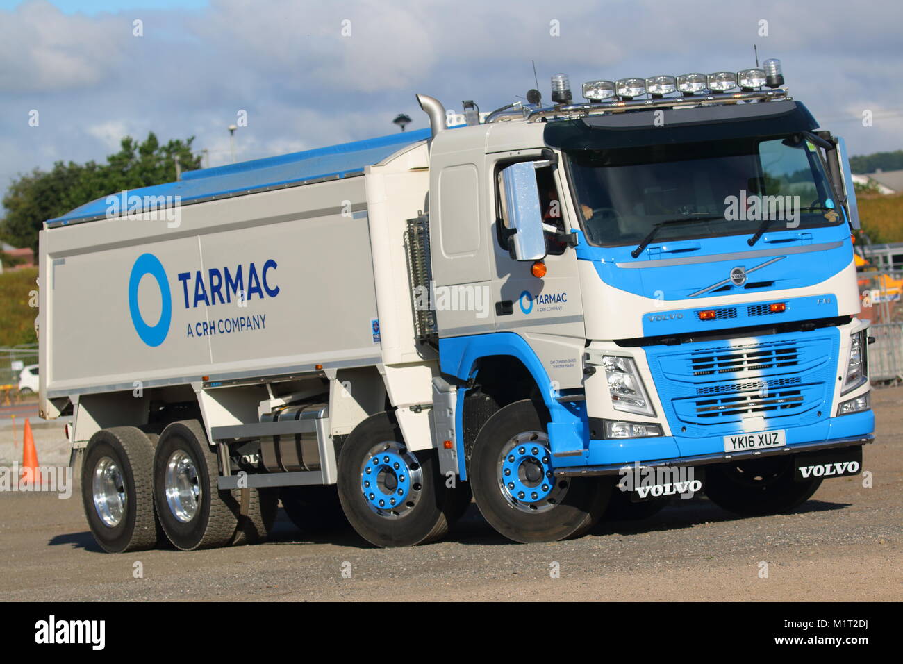 Tarmac truck hi-res stock photography and images - Alamy