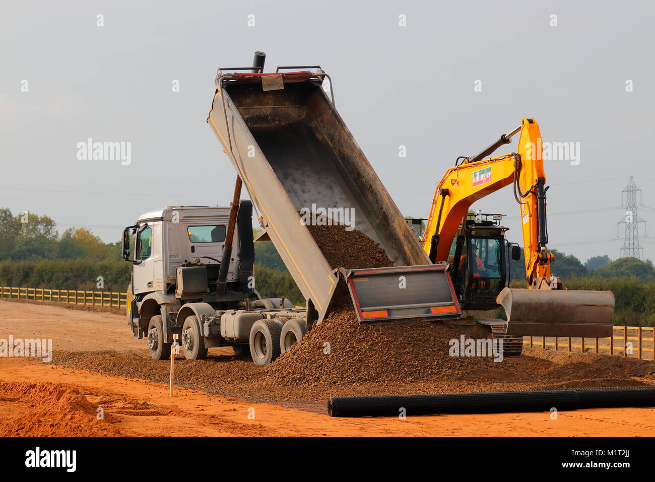 Tipping aggregate hi-res stock photography and images - Alamy