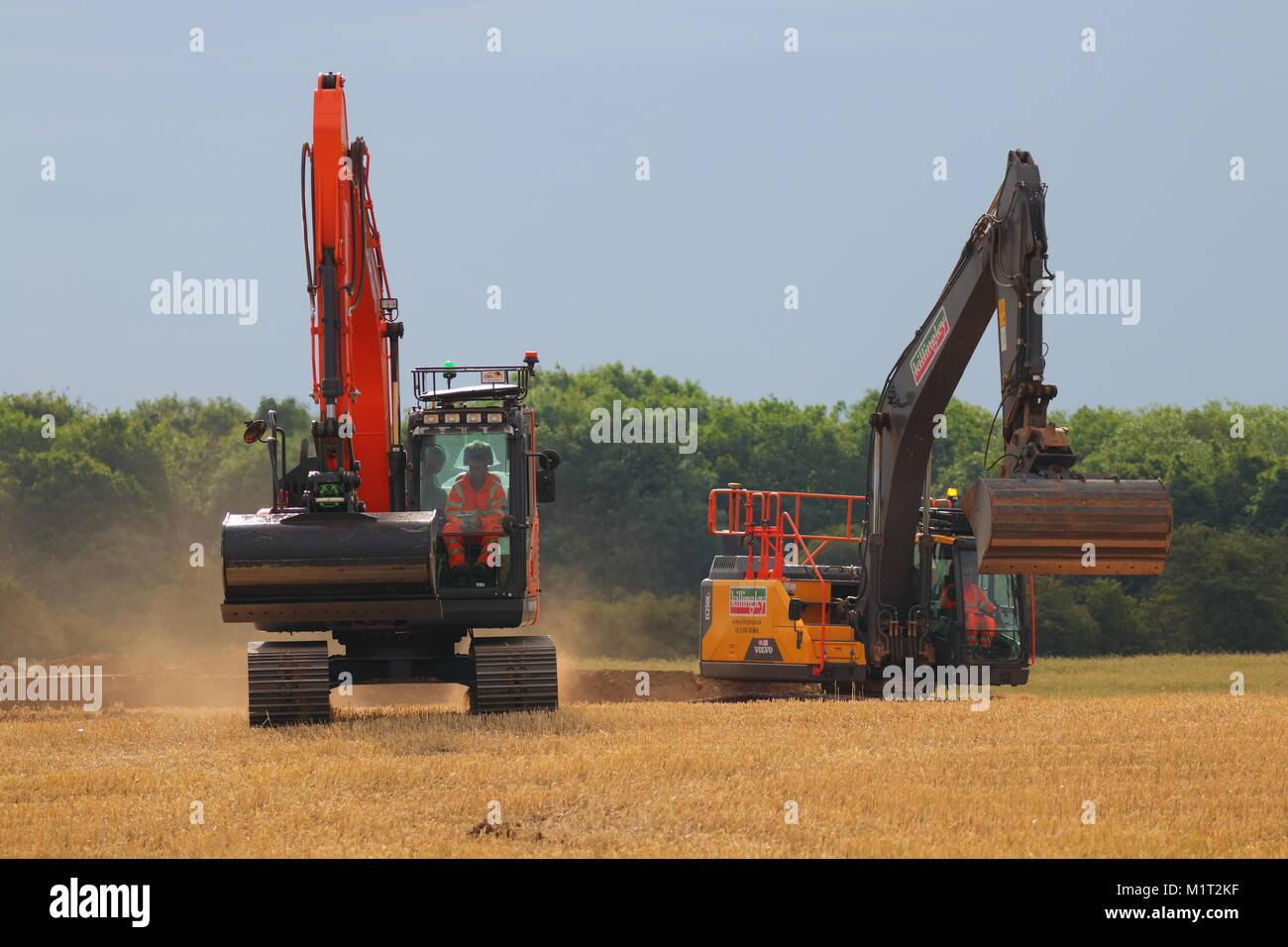 Tracking excavators hi-res stock photography and images - Alamy