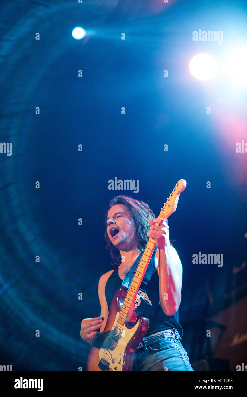 Rock Band Cake In Concert High Resolution Stock Photography and Images ...