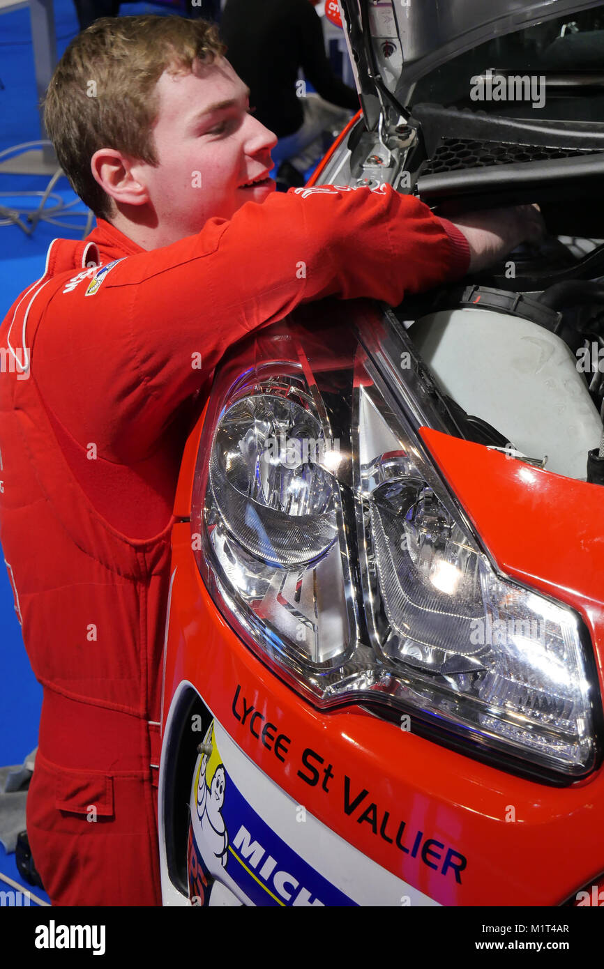 Mechanic car france hi-res stock photography and images - Alamy