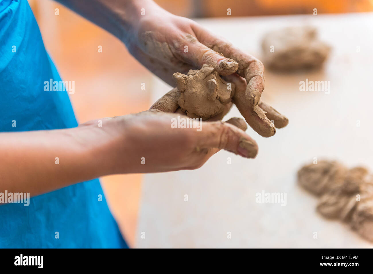 Hands creating form hi-res stock photography and images - Alamy