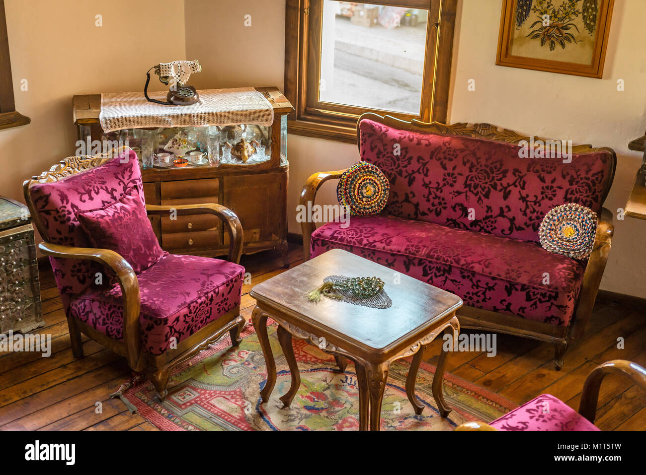 Velvet chair vintage hi-res stock photography and images - Alamy