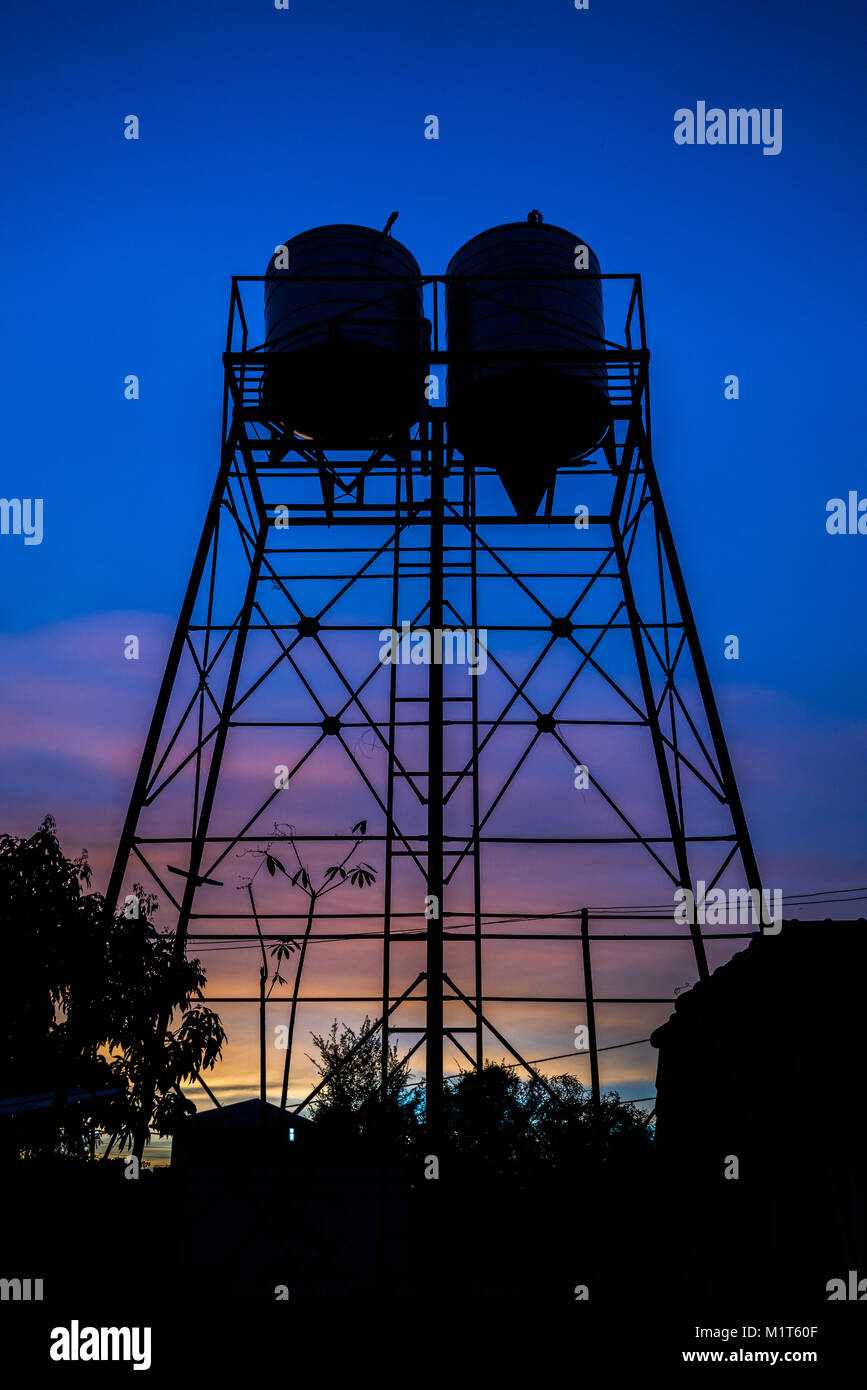 Water tower silhouette hi-res stock photography and images - Alamy