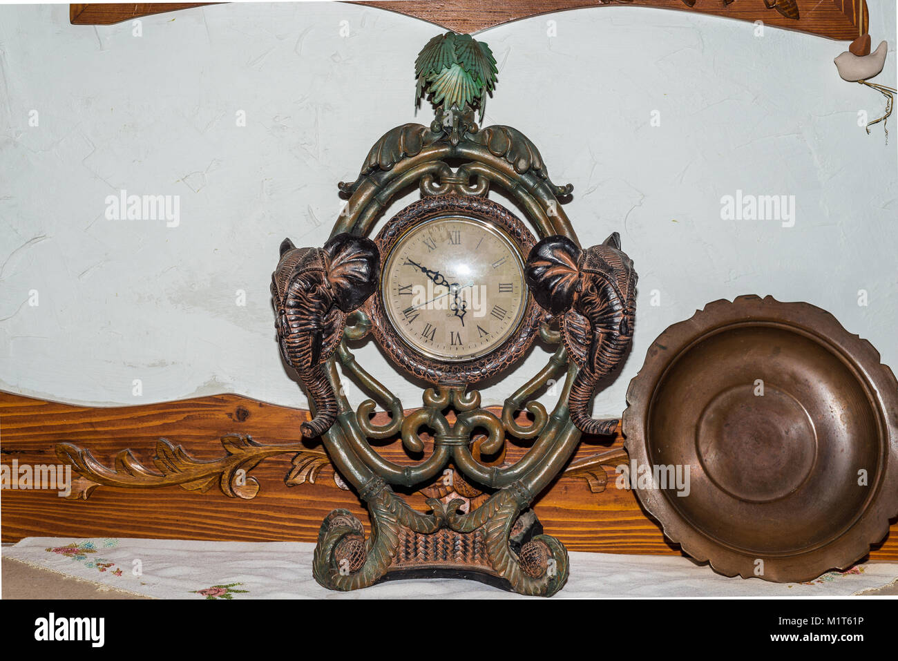 Antique clocks hi-res stock photography and images - Alamy