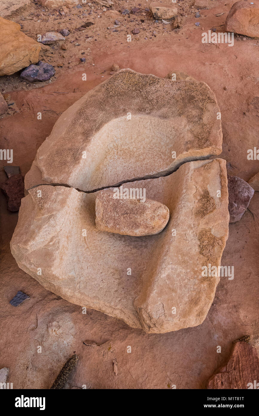 Metate and mano hi-res stock photography and images - Alamy