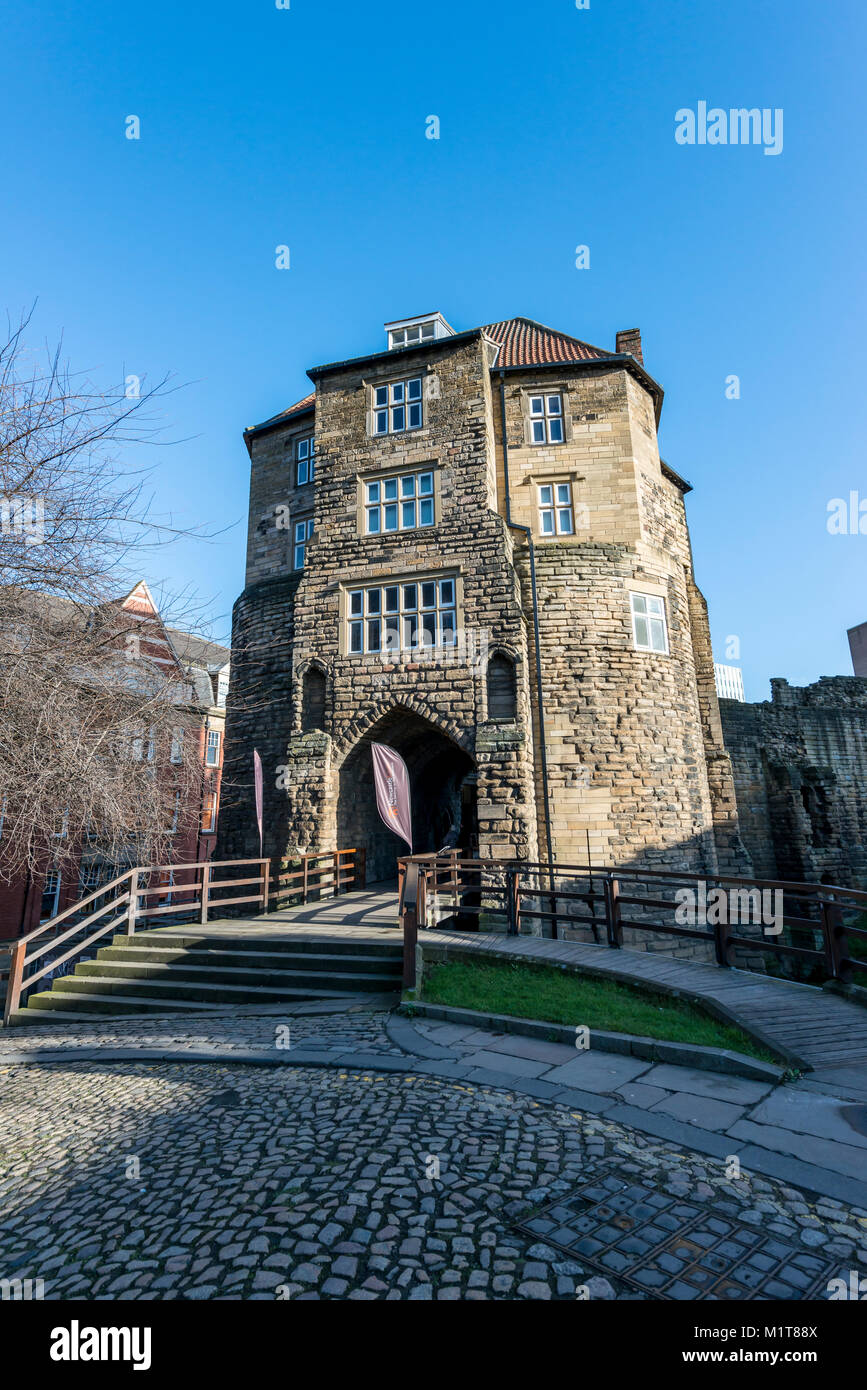 Old black gate hi-res stock photography and images - Alamy