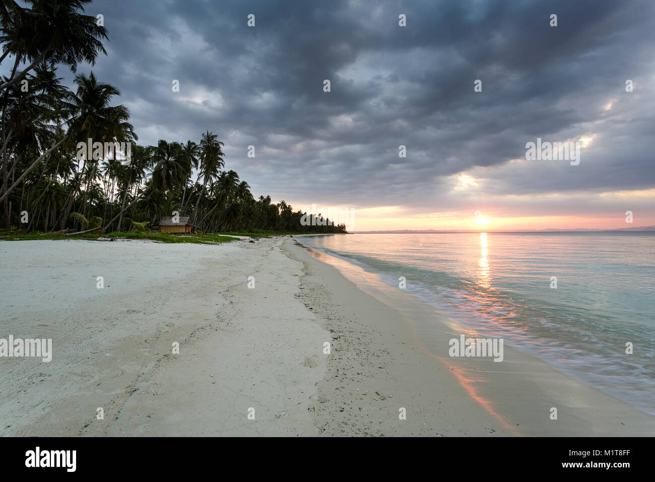 Beautiful tropical island archipelago sunset hi-res stock photography ...