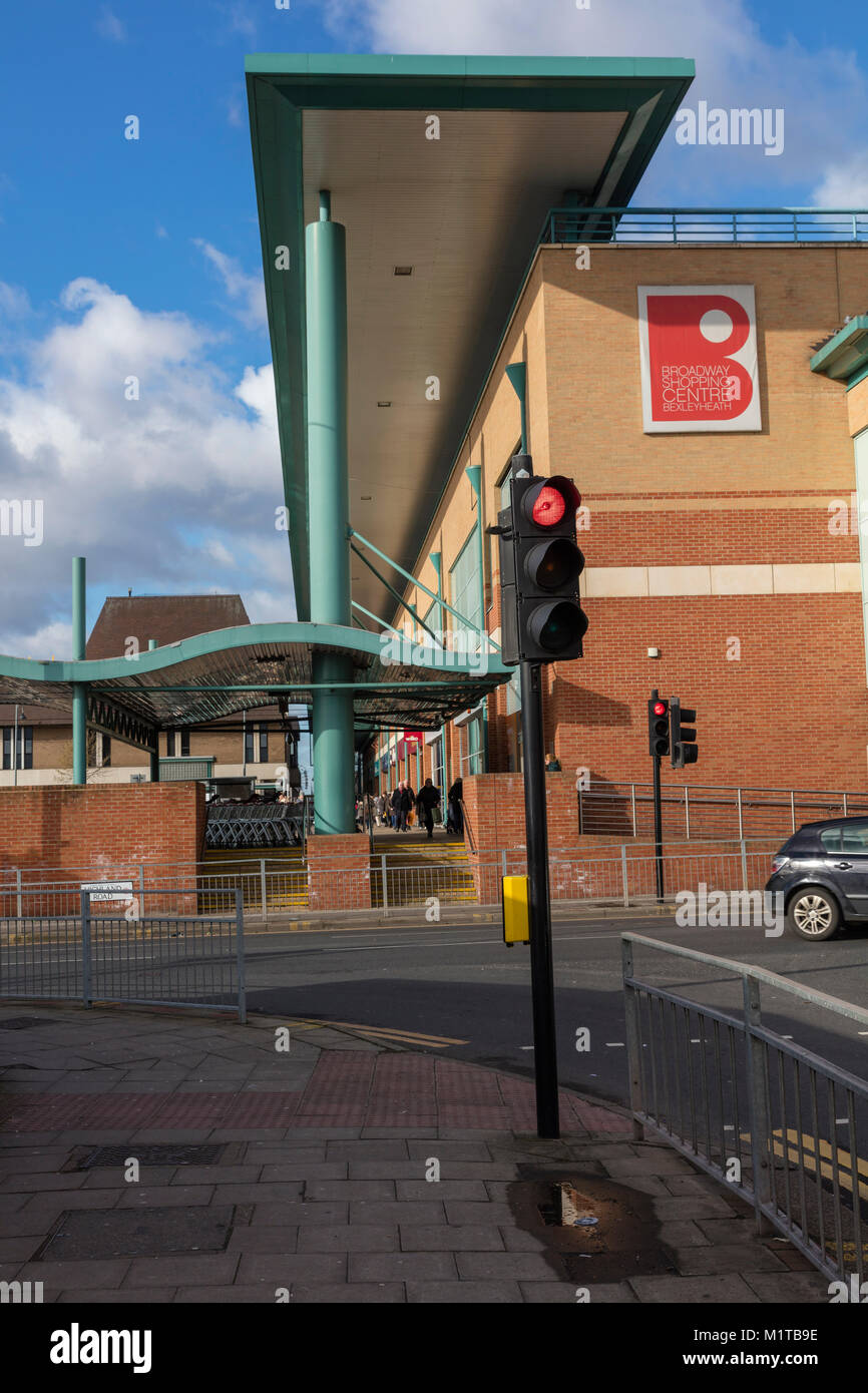 Broadway shopping centre hi-res stock photography and images - Alamy
