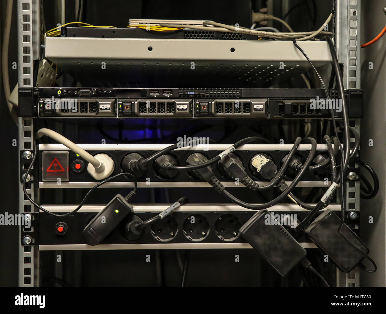 Computer server cable host port hi-res stock photography and images - Alamy