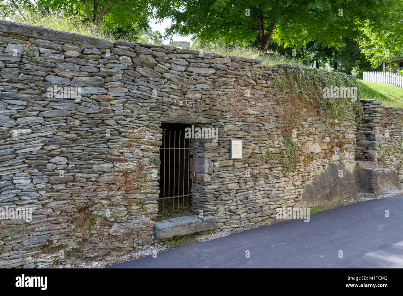 Springhouse hi-res stock photography and images - Alamy