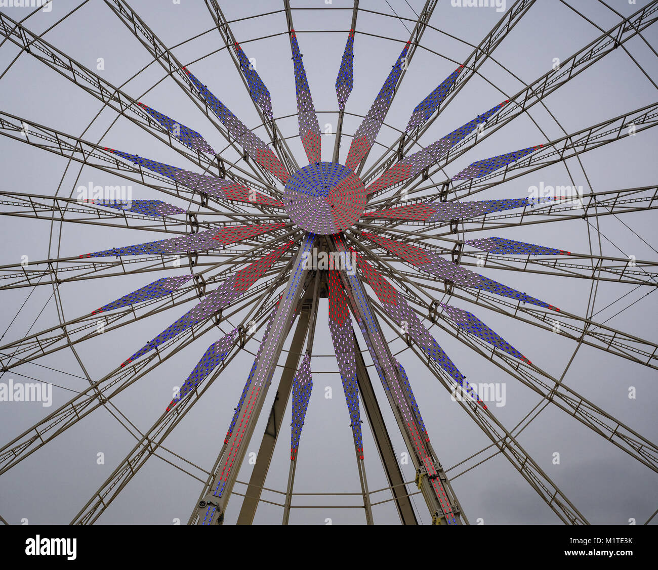 Ferris wheel symmetry hi-res stock photography and images - Alamy