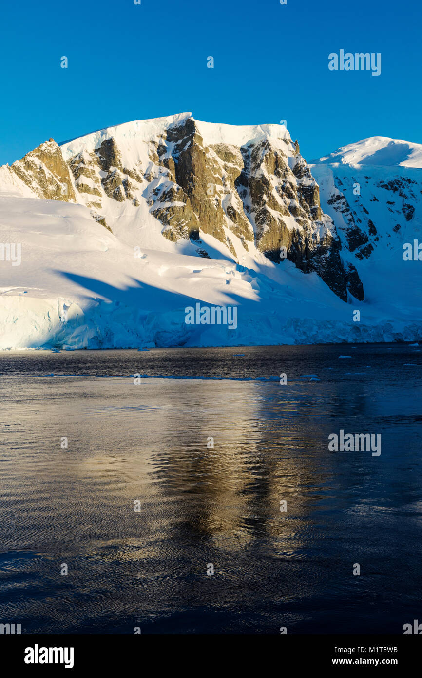 Sea ice & snow covered Antarctica landscape; Rongé Island; Arctowski ...