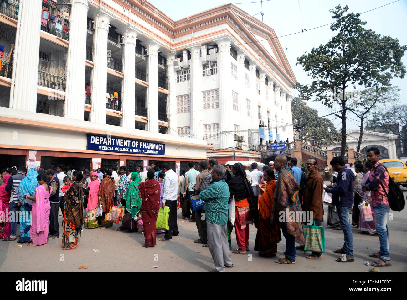 India poor hospital hi-res stock photography and images - Alamy