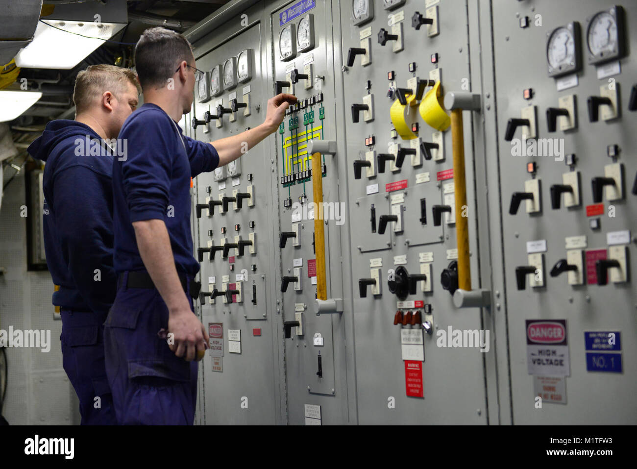 Petty Officer 1st Class Brian Rogers, an electrician’s mate, and Petty ...