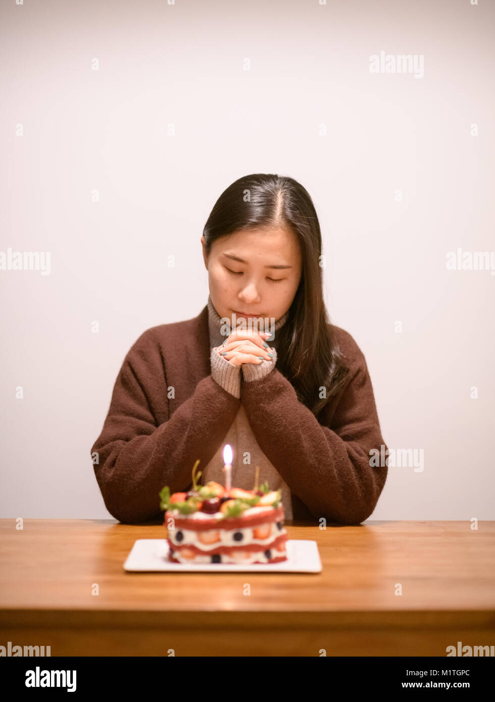 The girl wishing on a cake Stock Photo - Alamy
