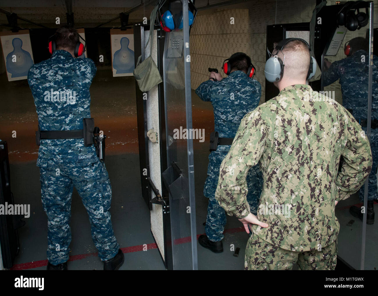 U s navy senior chief master at arms hi-res stock photography and ...
