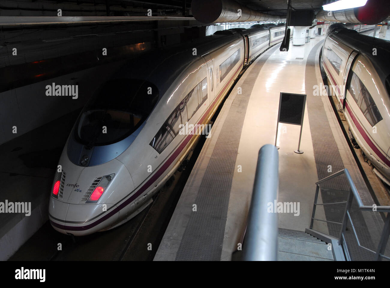RENFE,TRANSPORT,AVE,LOGO,SPAIN TRAINS,TRAIN,AVE high-speed train,high ...