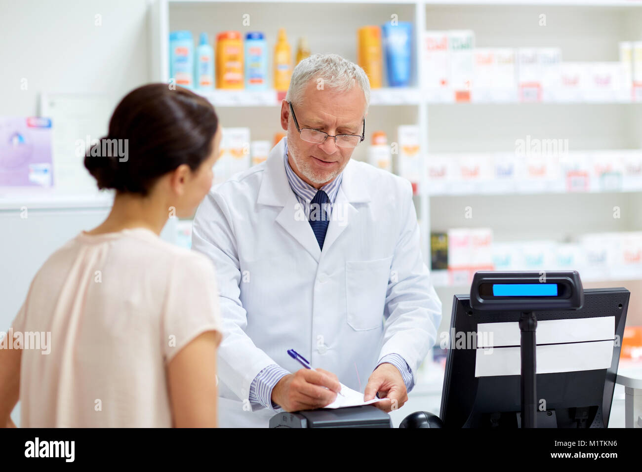 Senior apothecary prescription pharmacy hi-res stock photography and ...
