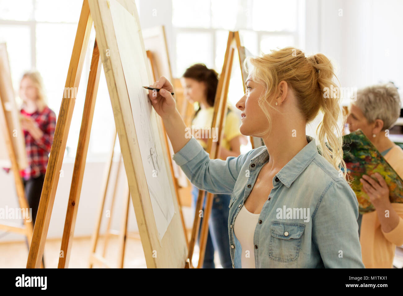 woman with easel drawing at art school studio Stock Photo - Alamy