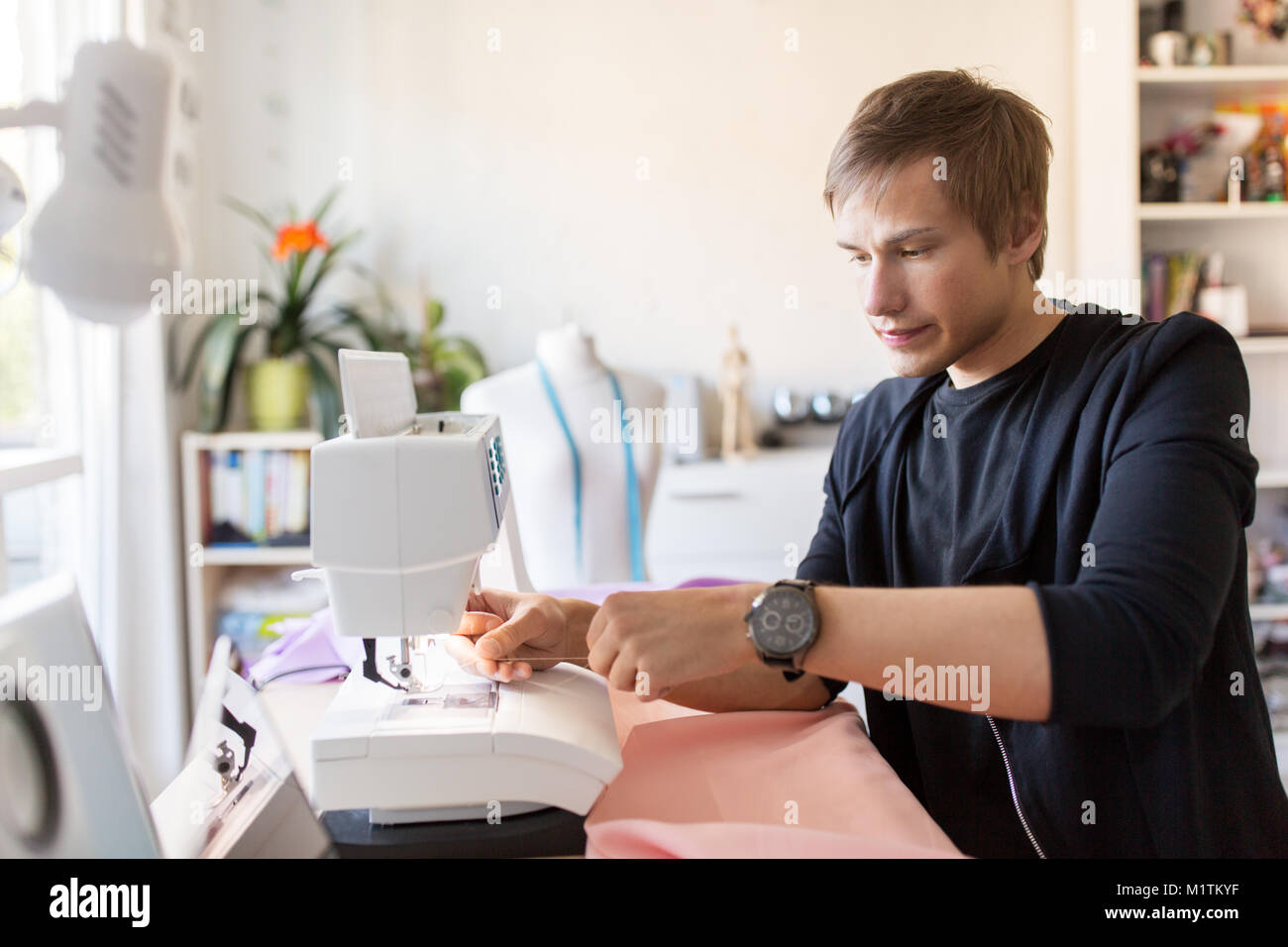 fashion designer with sewing machine at studio Stock Photo - Alamy