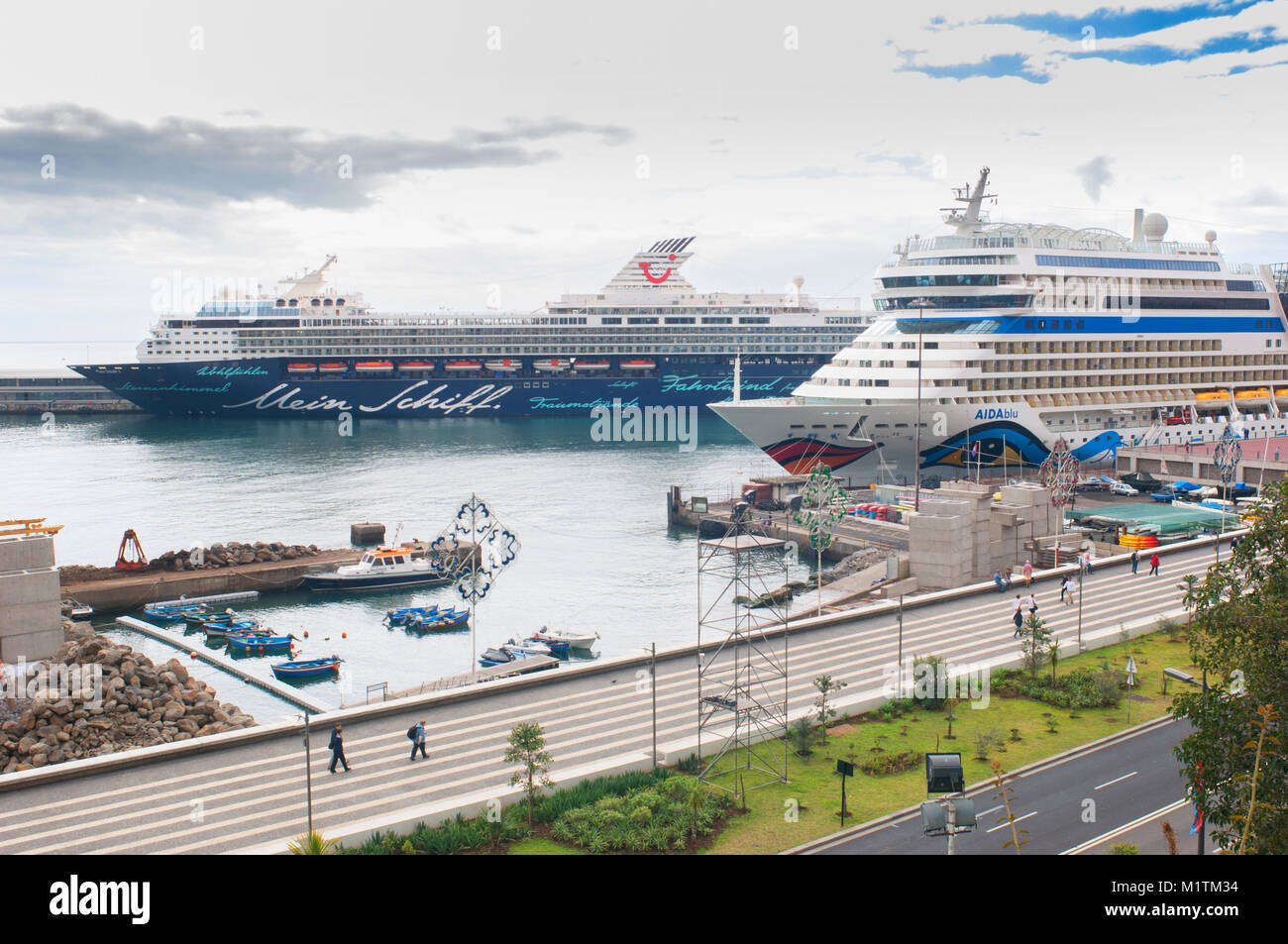 Cruise ship in harbour funchal hi-res stock photography and images - Alamy