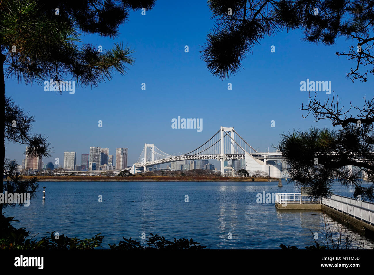 Tokyo rainbow bridge shibaura pier hi-res stock photography and images ...