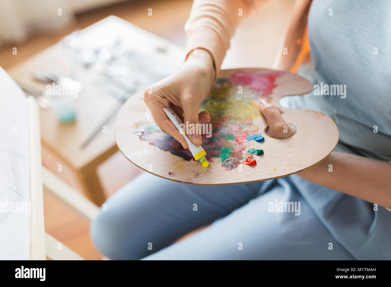 Applying paint hi-res stock photography and images - Alamy