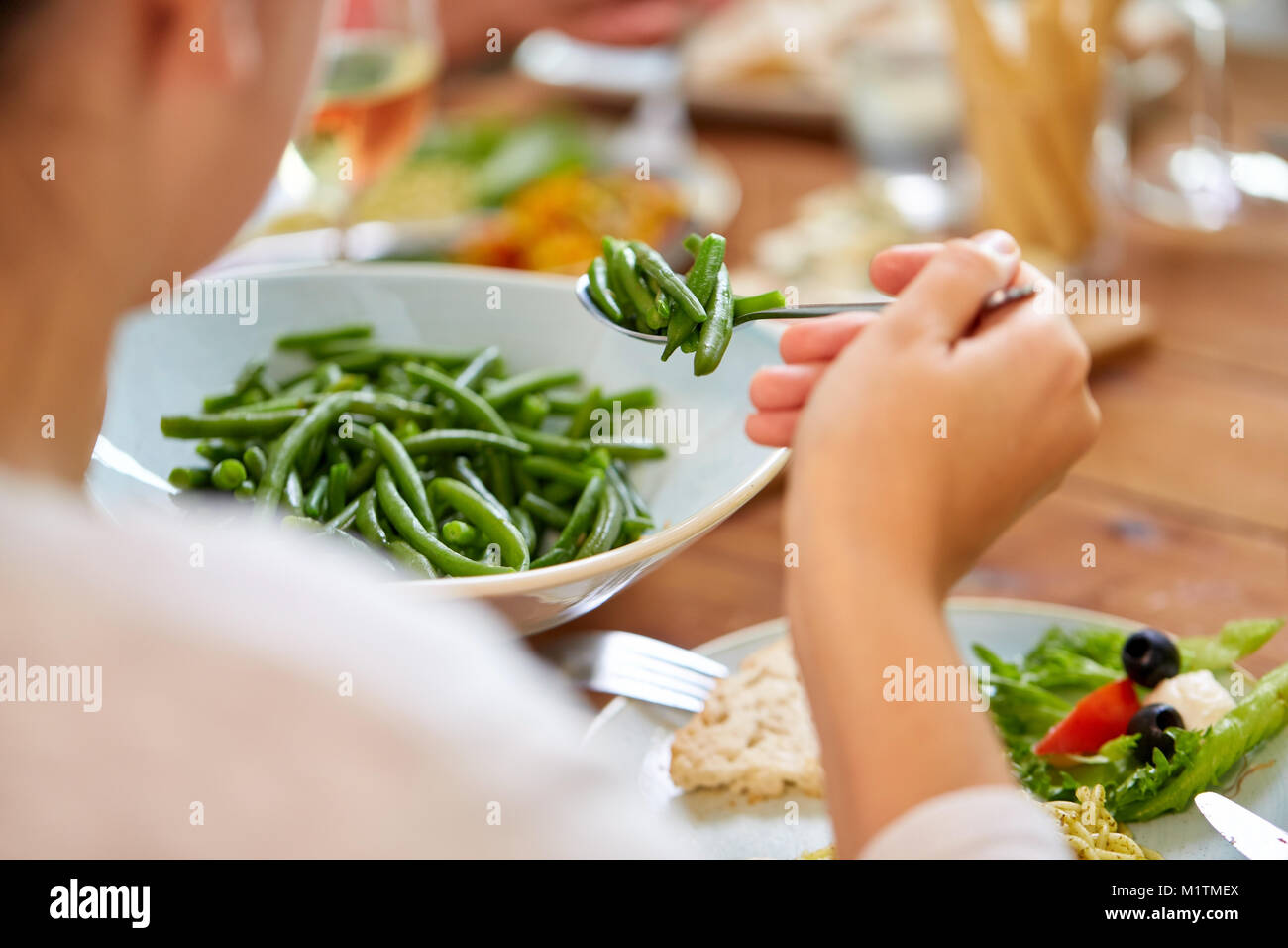 Vegetarian food people eating hi-res stock photography and images - Alamy