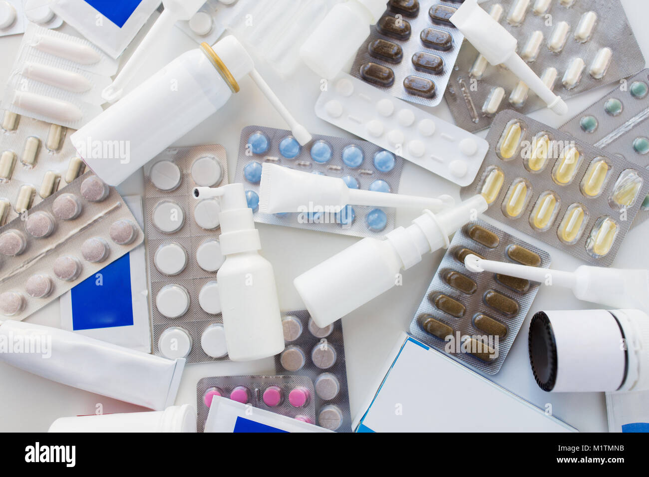 Flat lay capsule medicine package hi-res stock photography and images ...