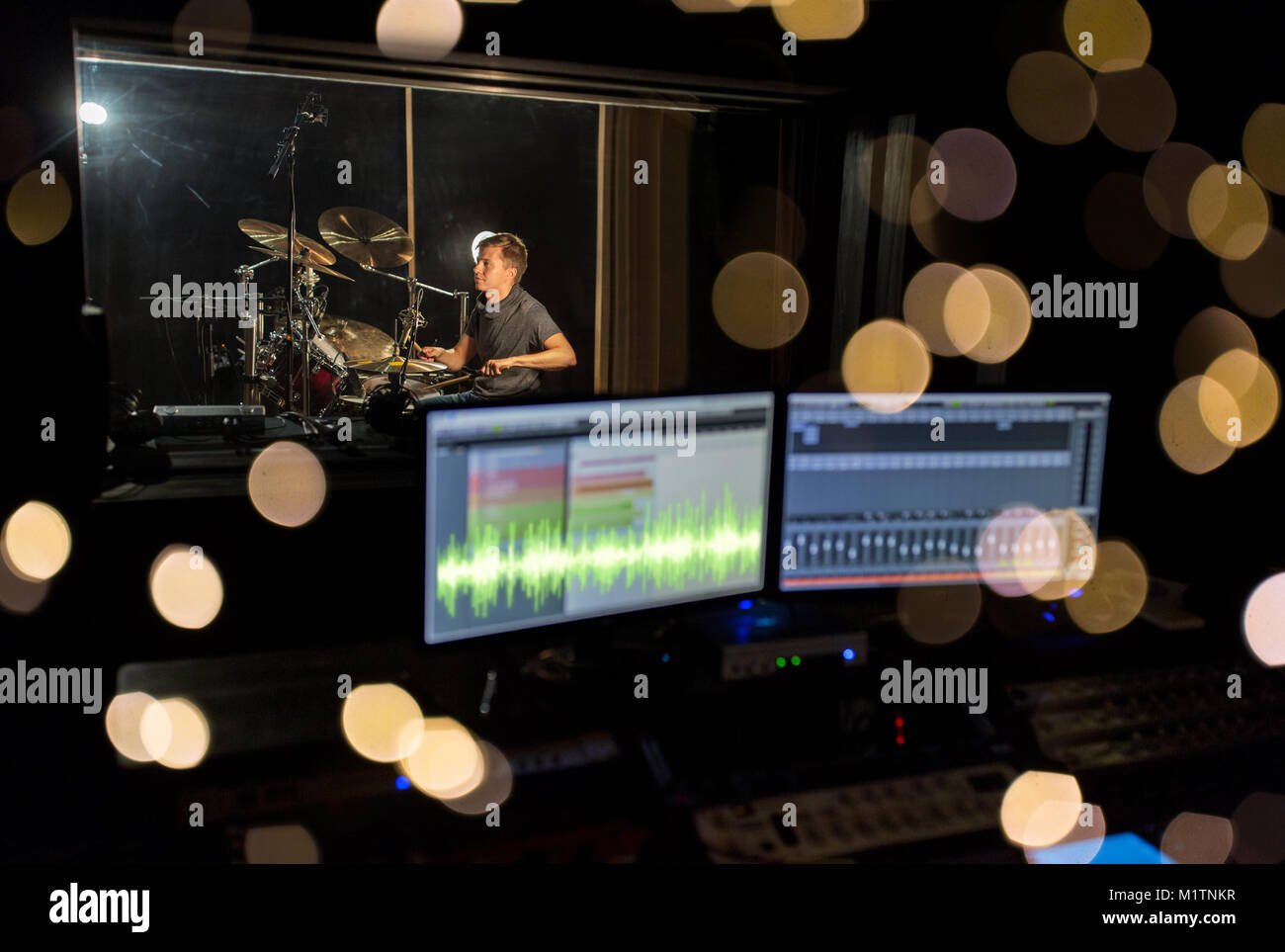 Man playing record player hi-res stock photography and images - Alamy