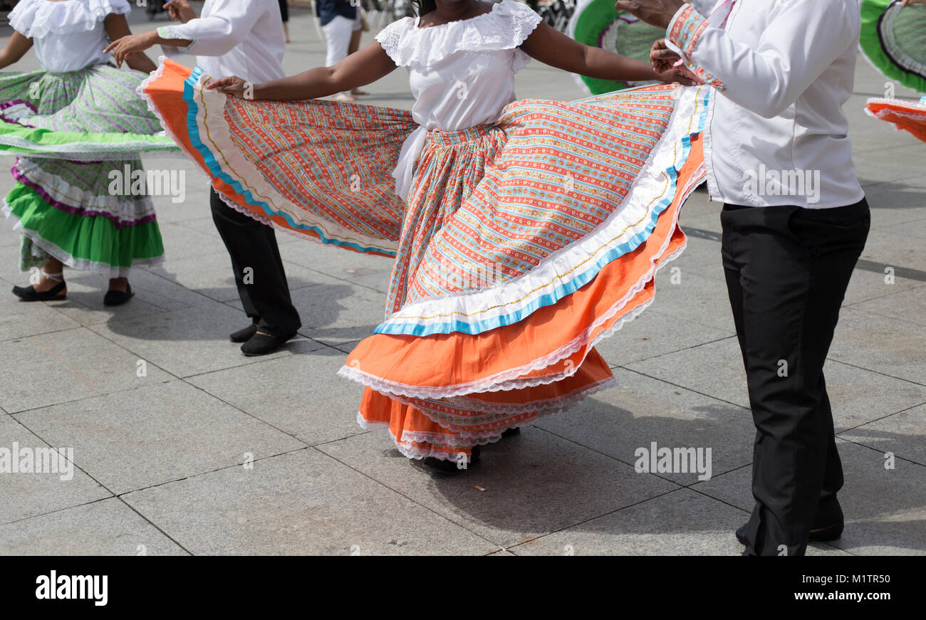 Colombian traditional dress hi-res stock photography and images - Alamy