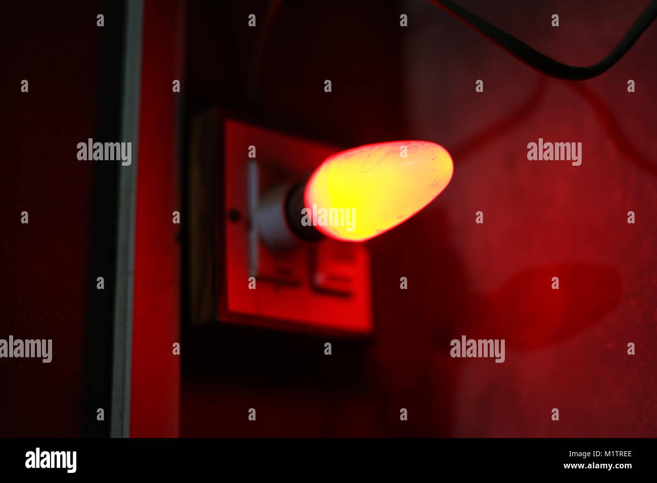 old red bulb Stock Photo - Alamy