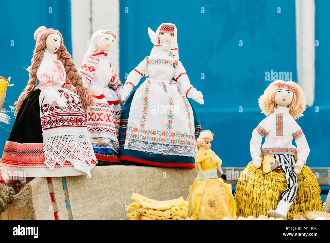 Belarusian traditional dress hi-res stock photography and images - Alamy